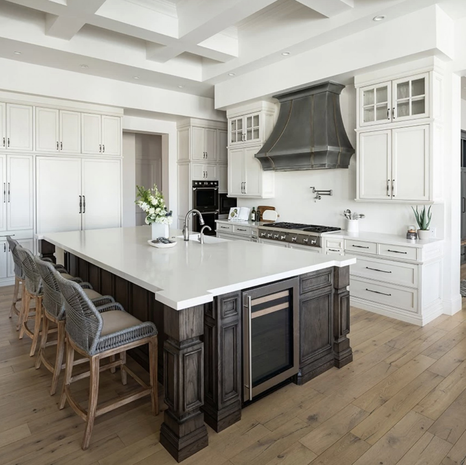 Best 5 Luxury Kitchen Islands | Alisha Taylor Interiors
